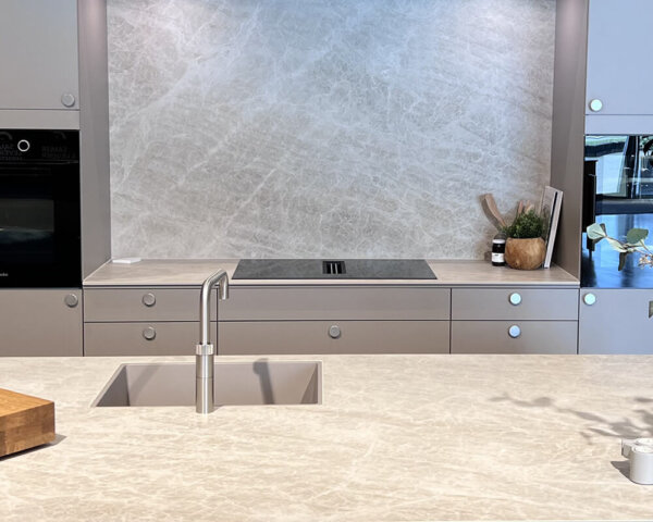 Basic+ Yamuna Mat | Dekton / Keramik bordplader fra Billeschou A/S